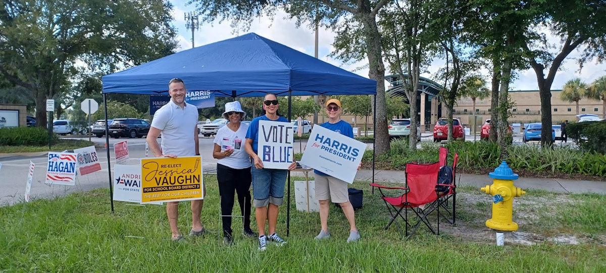 Early Voter Poll Greeting at New Tampa Library · Hillsborough County DEC