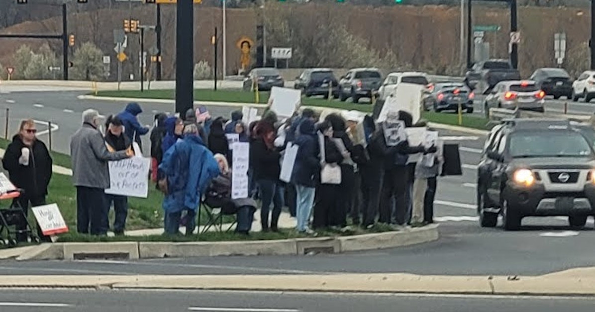 No Monarchy in America! · Mobilize