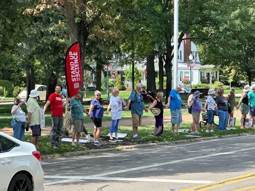 Unbreakable Human Chain · Mobilize