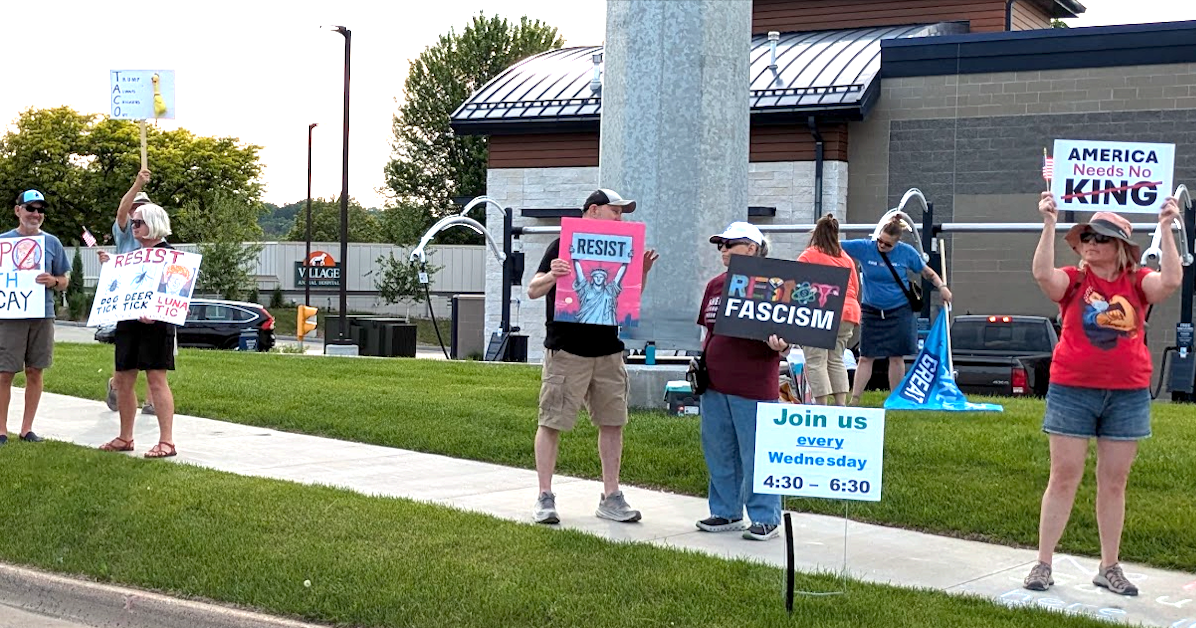 Minnetonka Wednesday Weekly Protest · Indivisible MN03