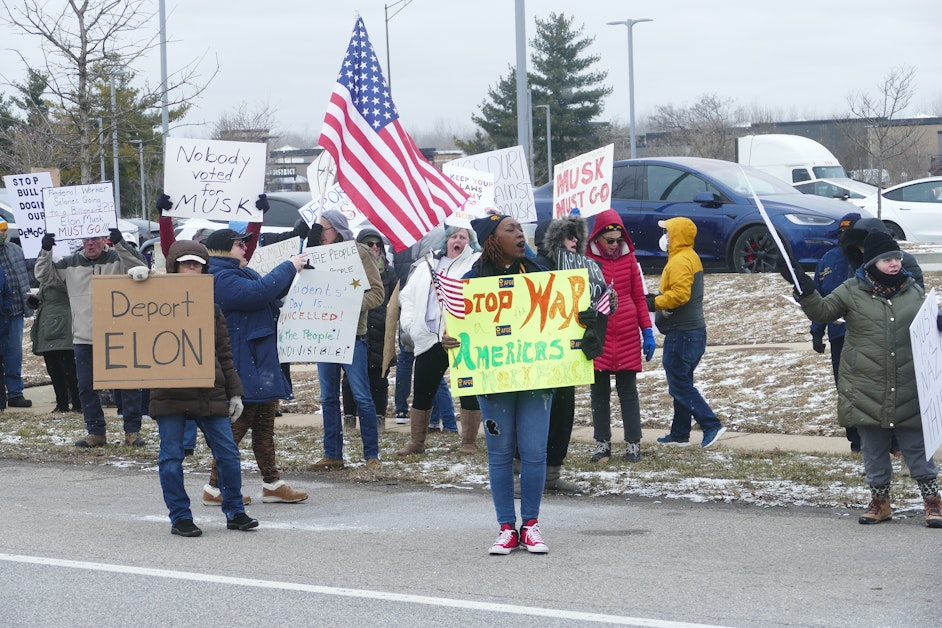 Support Federal Workers Return to the Office · Mobilize