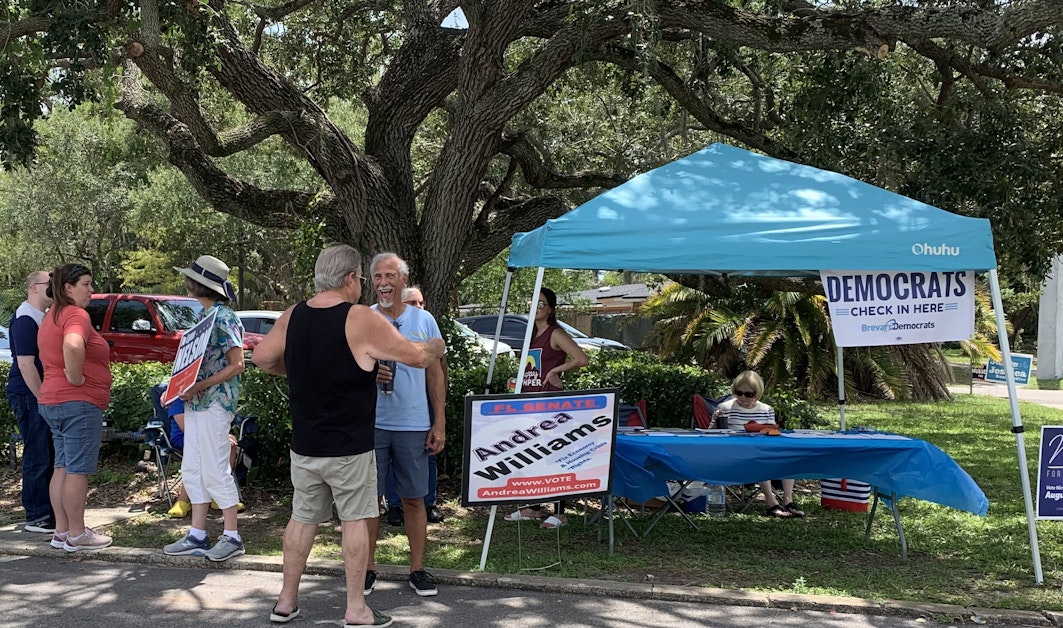 Early Voting Poll Greeter Titusville Library · Obama Alumni Association