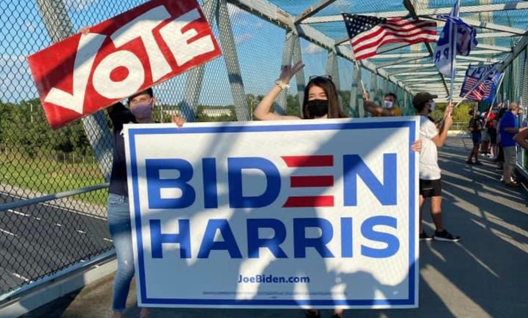 I-4 Bridge Sign Waving for Kamala in Lake Mary! · Mobilize